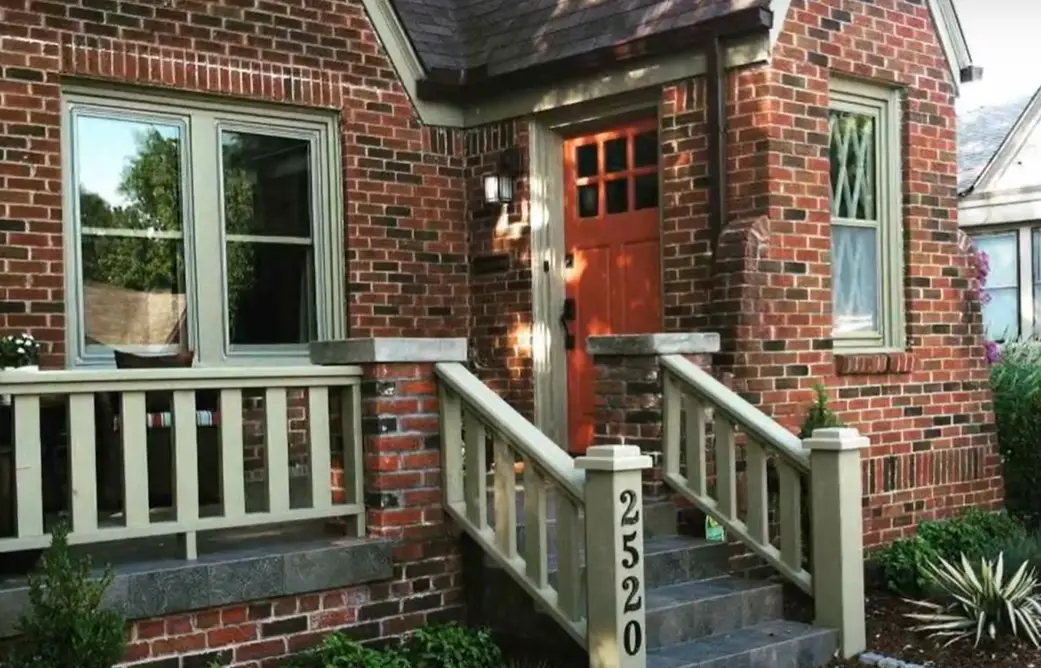 What Color Goes With Orange Brick House? - HomeProfy