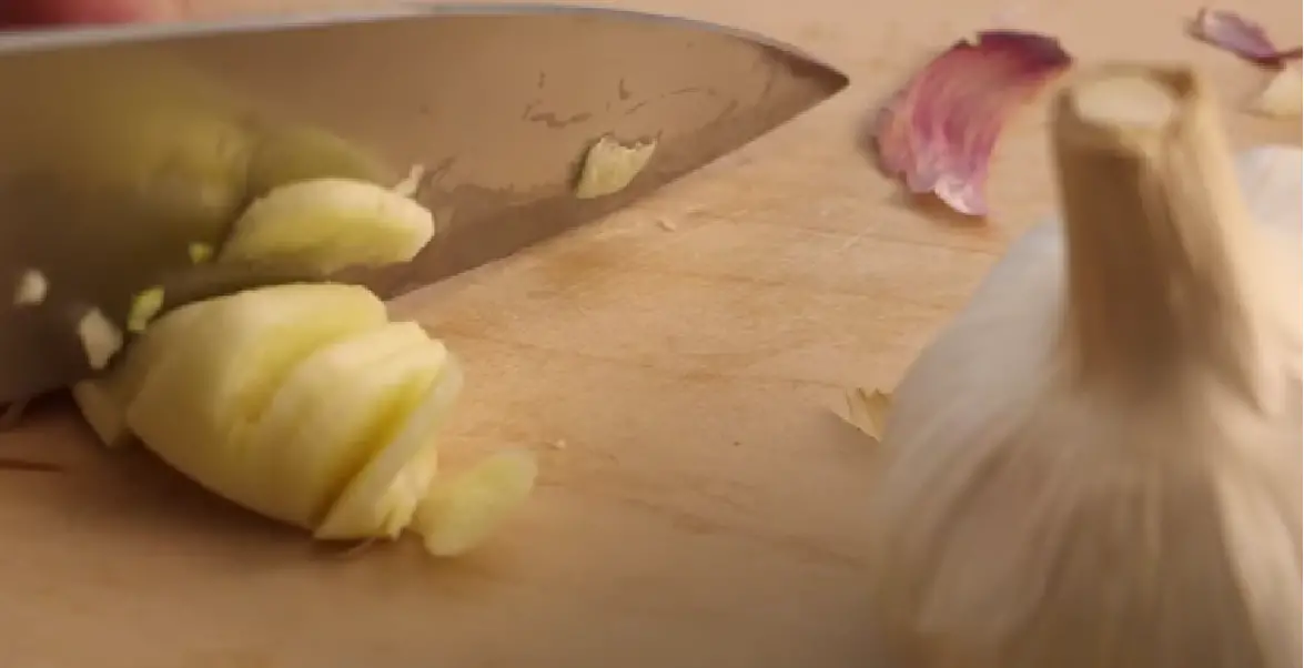 How to Get Rid of Garlic Smell in House? - HomeProfy